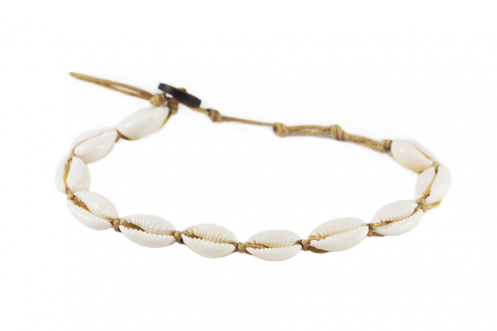 "Cowry Shell bracelet" brown cord fra Lotus og Luna - Strandfolk